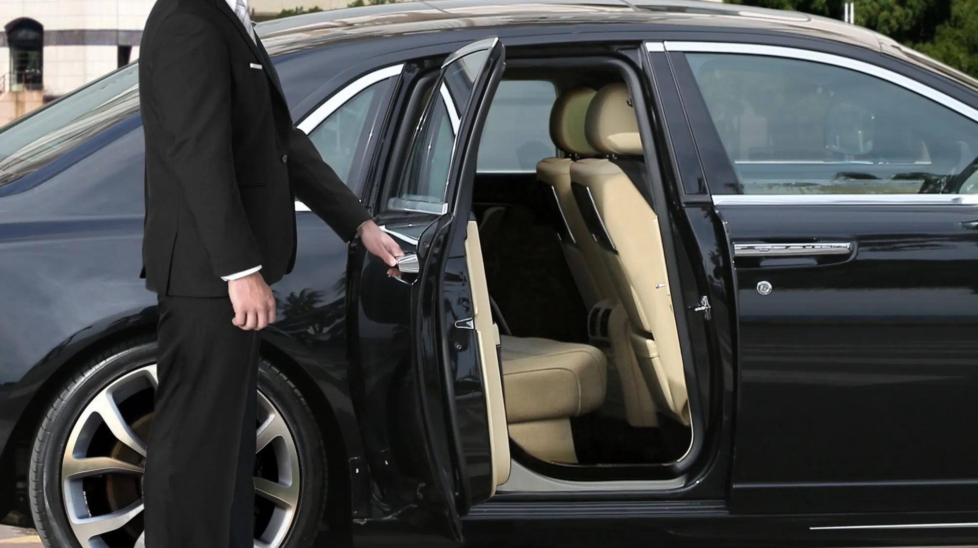 7 Occasions to Hire Professional Chauffeur Services